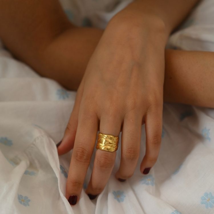 Gold Hue Ring – Eurumme
